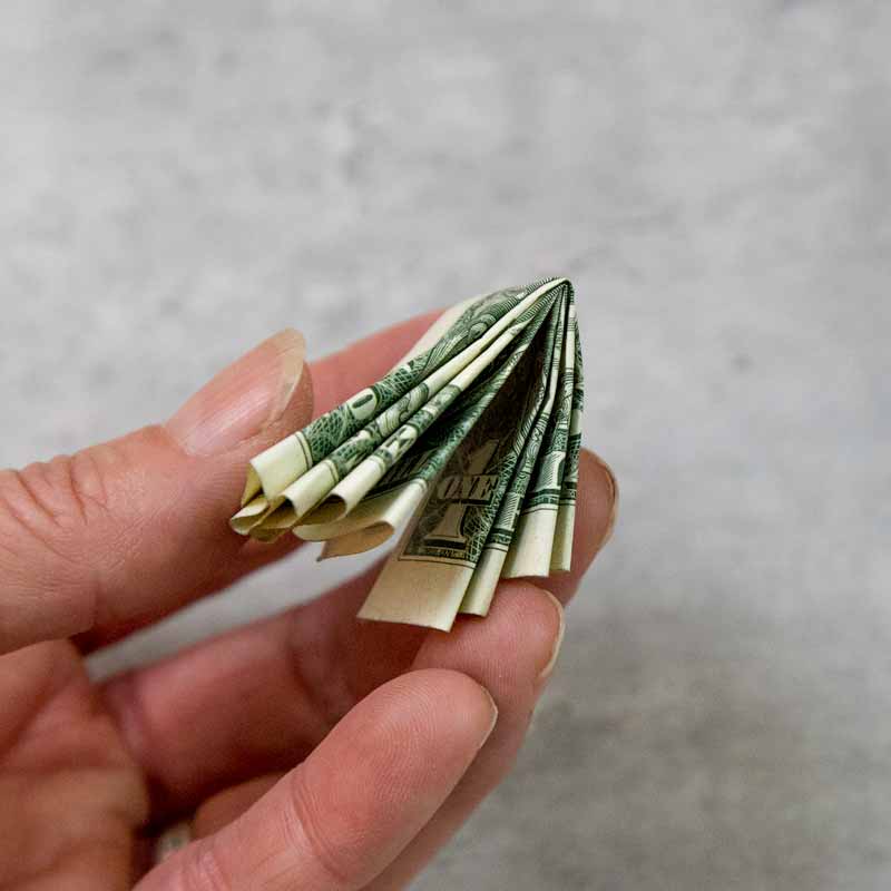 How to Make a Graduation Money Lei 2 Easy Ways