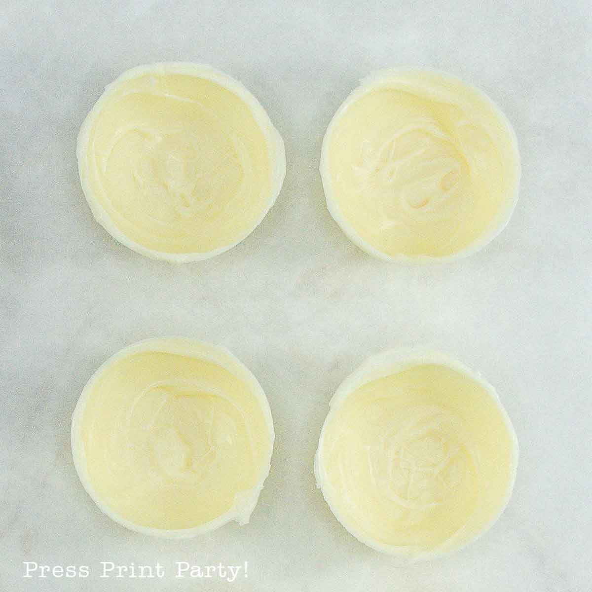 Homemade Snowball Hot Cocoa Bomb Recipe for Gifts