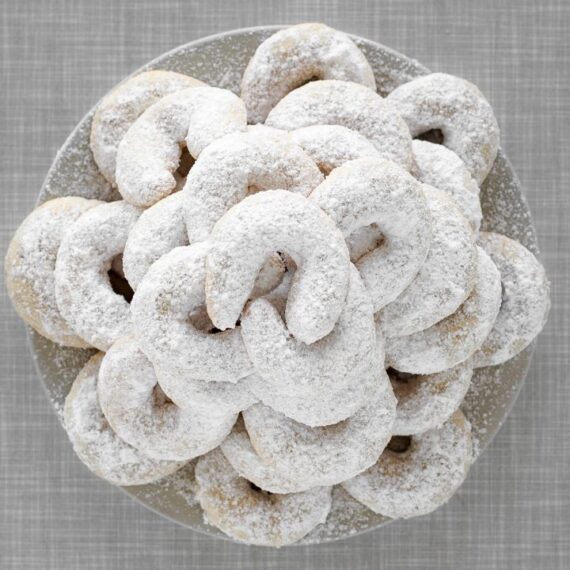 19 Traditional Christmas Desserts From Around The World!